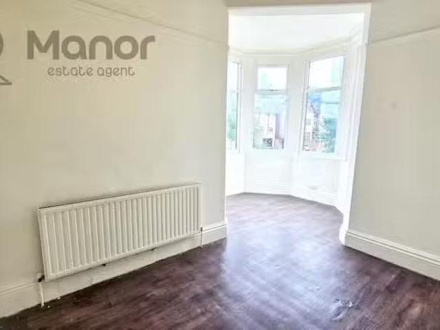 Nice 1 BA 1 bedroom ground floor flat for rent in Forest Road.