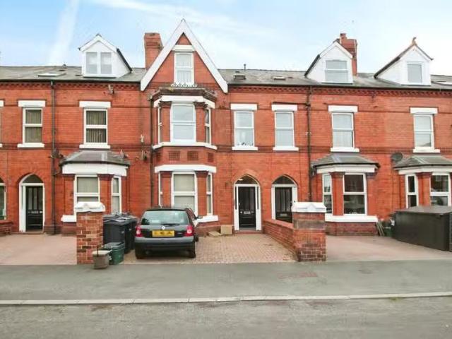 Rental! 1 BA 1 bedroom ground floor flat for rent in Halkyn Ro.