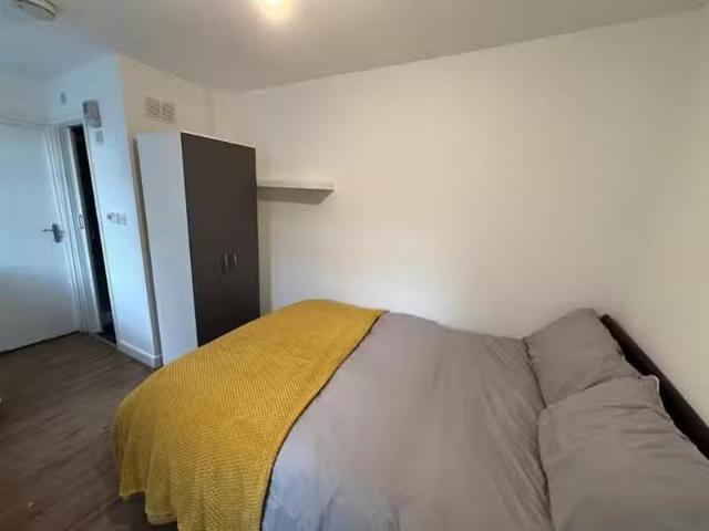 Just in! 1 BA 1 bedroom house share for rent in Bloxcidge Stre.