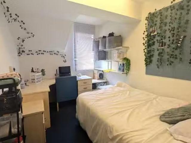 Nice 1 BA 1 bedroom house share for rent in Gwennyth Street, C.