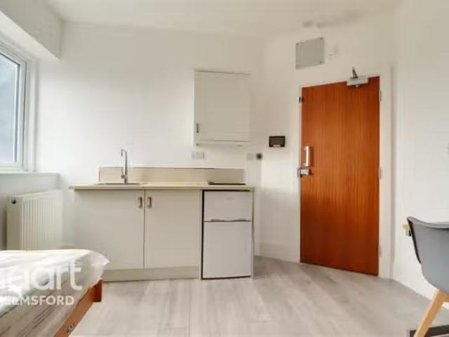 Cozy 1 BA 1 bedroom house share for rent in Springfield Road.