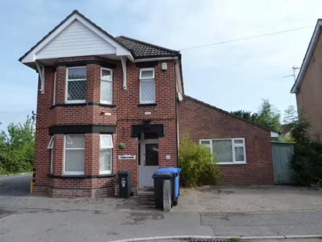 Nice 1 BA 1 bedroom house share for rent in Tolstoi Road, Pool.