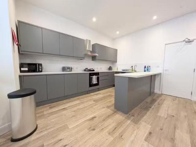 Charming 1 BA 1 bedroom house share for rent in Walliscote Roa.