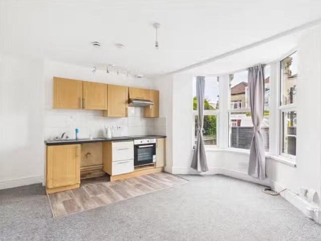 Nice 1 BA 1 bedroom property for rent in Fishponds Road, Brist.