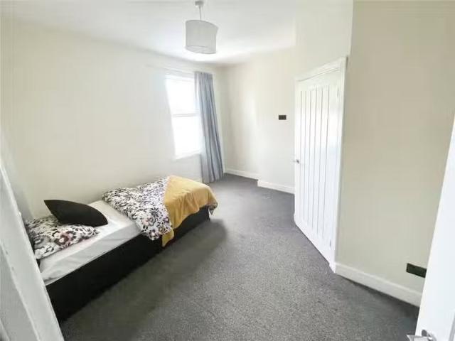 Charming 1 BA 1 bedroom Room to rent, Upper Villiers Street, W.