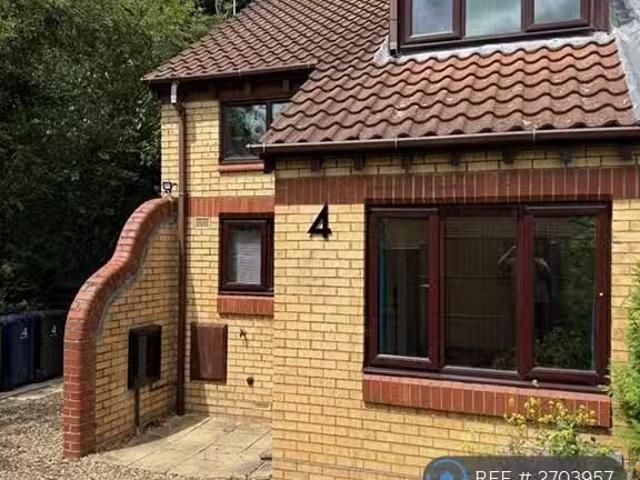 Nice 1 BA 1 bedroom terraced house for rent in Millers Way, Ca.