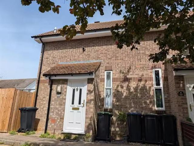 Deal! 1 BA 1 bedroom terraced house for rent in Guelder Rose.