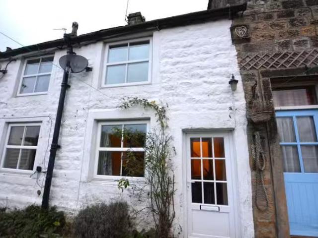 Cozy 1 BA 1 bedroom terraced house for rent in Pasture Road Em.