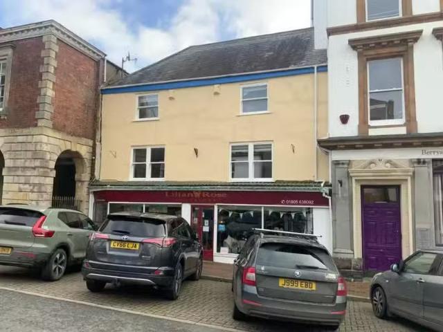 Just in! 1 BA 2 bedroom maisonette for rent in Cornmarket Stre.