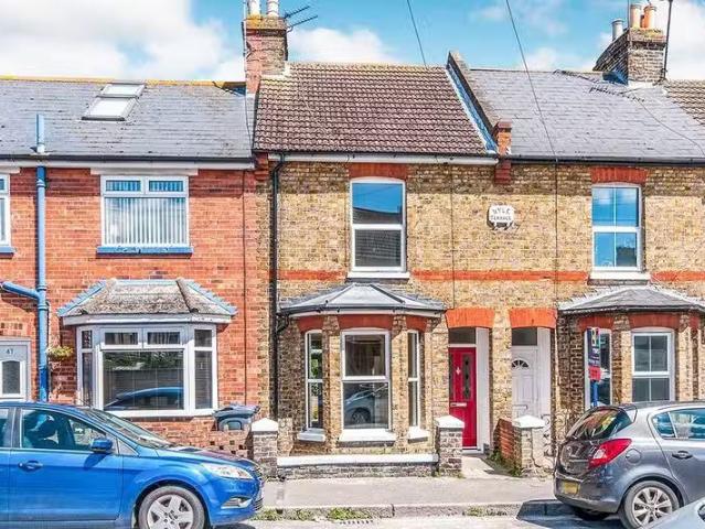 Charming 1 BA 2 bedroom Mid Terrace House to rent, Seafield Ro.
