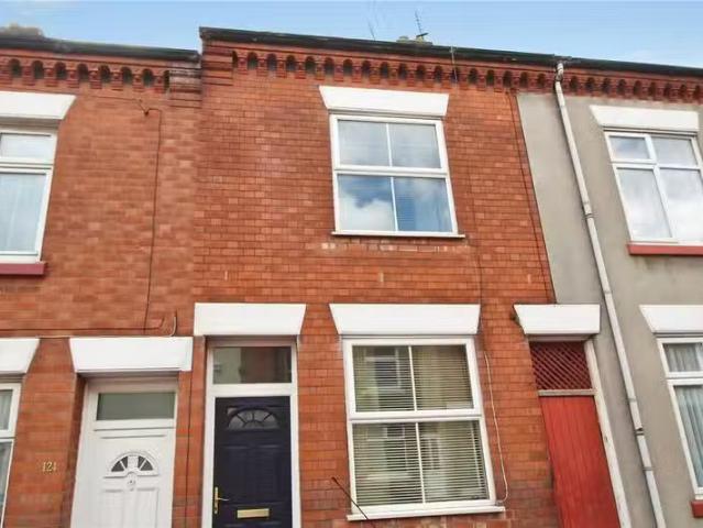 Charming 1 BA 2 bedroom Mid Terrace House to rent, Pool Road.