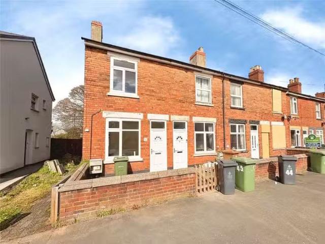 Cozy 1 BA 2 bedroom Mid Terrace House to rent, Temple Road, Wi.