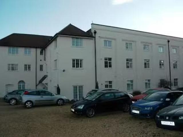 Cheap 1 BA 2 bedroom apartment for rent in 2 bedroom Ground Fl.