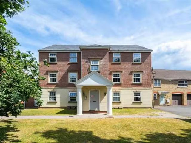 Nice 1 BA 2 bedroom apartment for rent in Trundalls Lane, part.