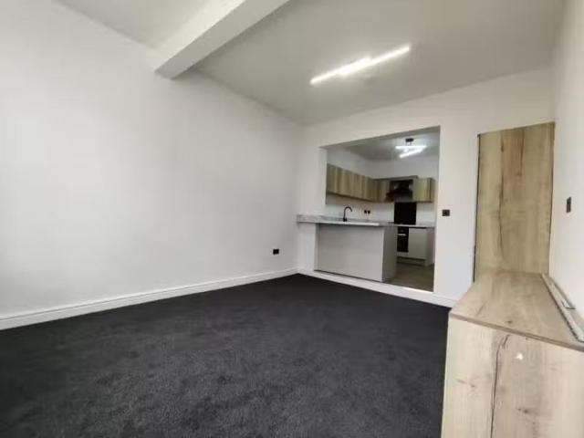 Nice 1 BA 2 bedroom apartment for rent in Vittoria Street, Bir.