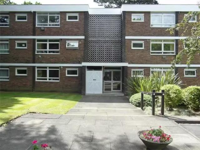 For Rent! 1 BA 2 bedroom apartment for rent in Woodbourne, Aug.