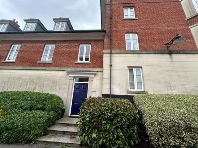 Charming 1 BA 2 bedroom apartment for rent in Woodlands Cresce.