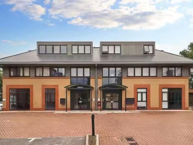 Nice 1 BA 2 bedroom apartment for rent in Woking, Surrey, GU21