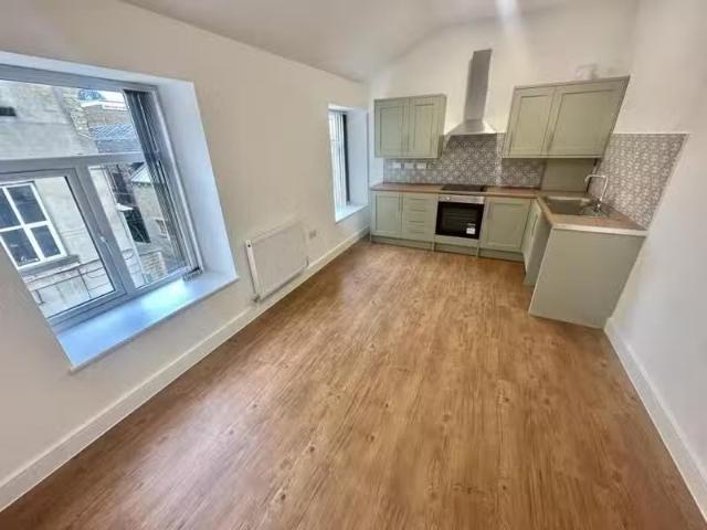 Charming 1 BA 2 bedroom apartment for rent in Bay Hall Common.