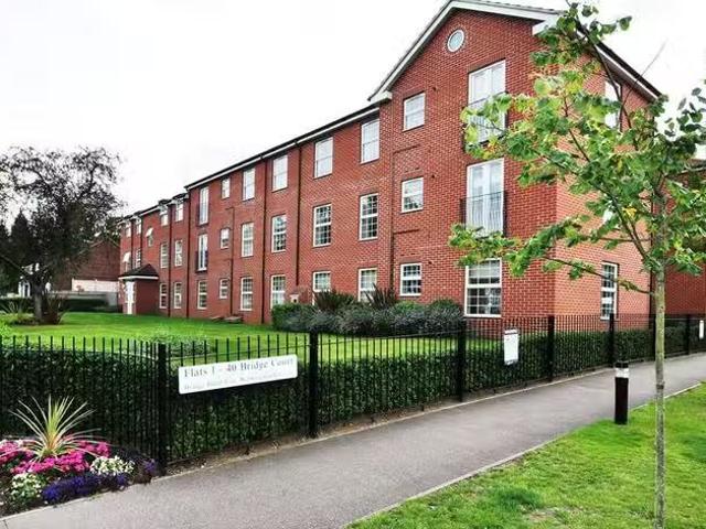 Cozy 1 BA 2 bedroom apartment for rent in Bridge Court, Welwyn.