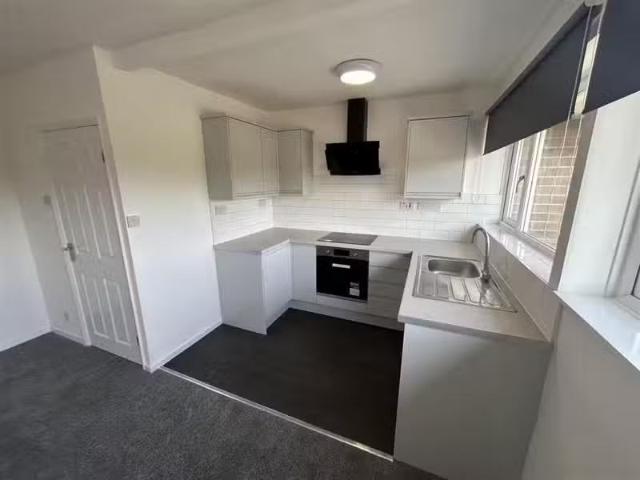 Nice 1 BA 2 bedroom apartment for rent in Flat Above 97 Bromsg.