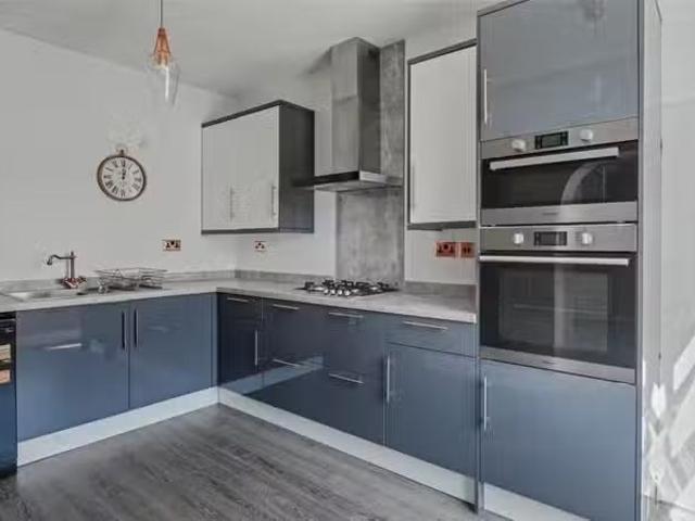 New 1 BA 2 bedroom apartment for rent in High Street, Henley I.