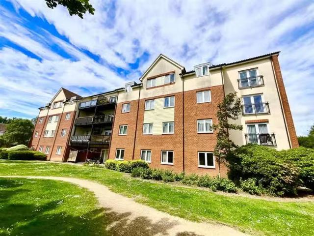 Nice 1 BA 2 bedroom apartment for rent in Hollybrook Park, Kin.