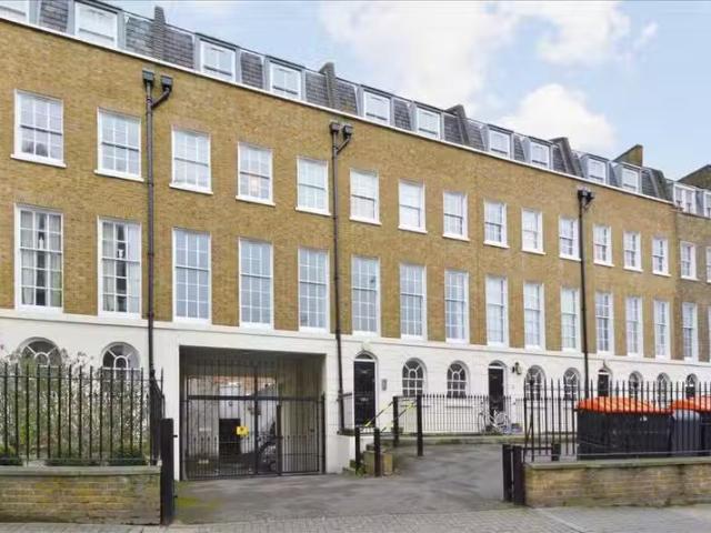 Unique 1 BA 2 bedroom apartment for rent in Kingsland Crescent.