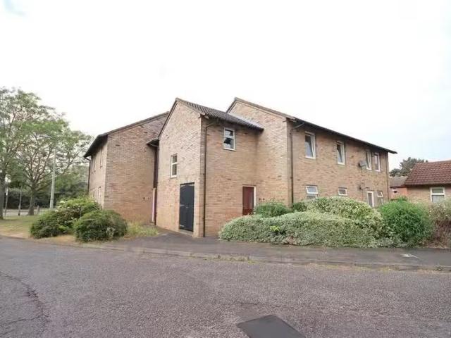 Nice 1 BA 2 bedroom apartment for rent in Lauriston Place, Cam.
