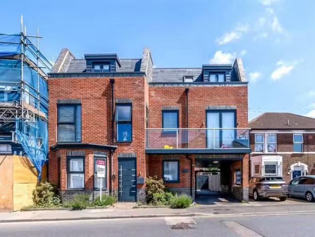 New 1 BA 2 bedroom apartment for rent in Lion Road, Bexleyheat.