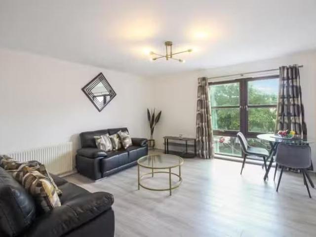 Nice 1 BA 2 bedroom apartment for rent in Roslin Place, Aberde.