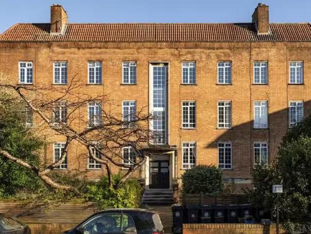 Cozy 1 BA 2 bedroom apartment for rent in Royal Park, Clifton.
