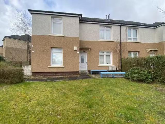 Cozy 1 BA 2 bedroom apartment for rent in Salmona Street, Glas.