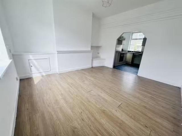 Just in! 1 BA 2 bedroom end of terrace house for rent in Laith.