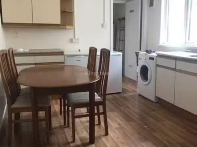 Nice 1 BA 2 bedroom flat for rent in 2 Bedroom Flat at Lower C.