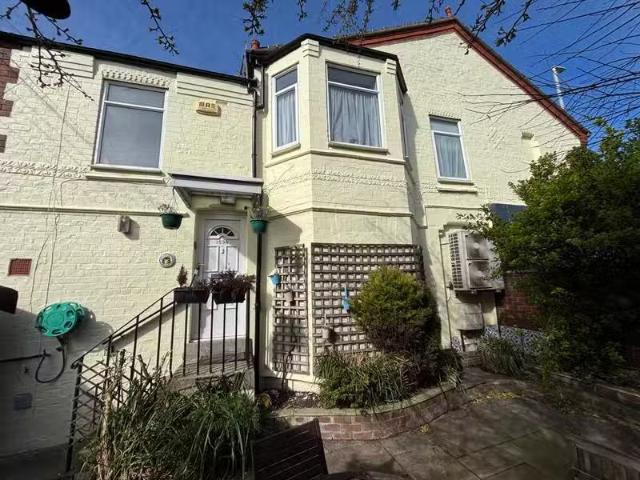 Unique 1 BA 2 bedroom flat for rent in College Road, Crosby, L23