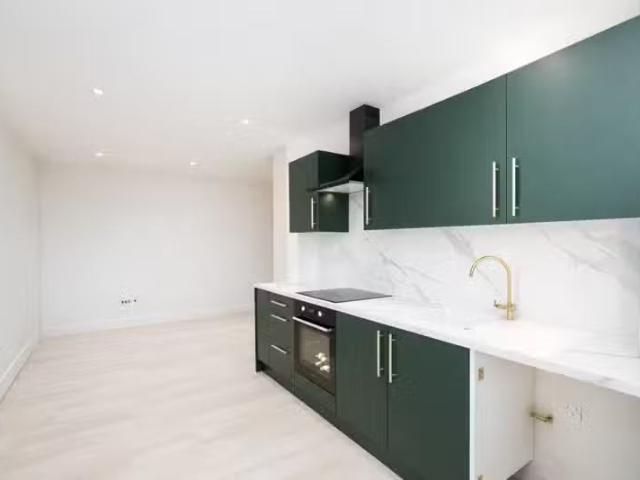 For Rent! 1 BA 2 bedroom flat for rent in Balfour House, High.