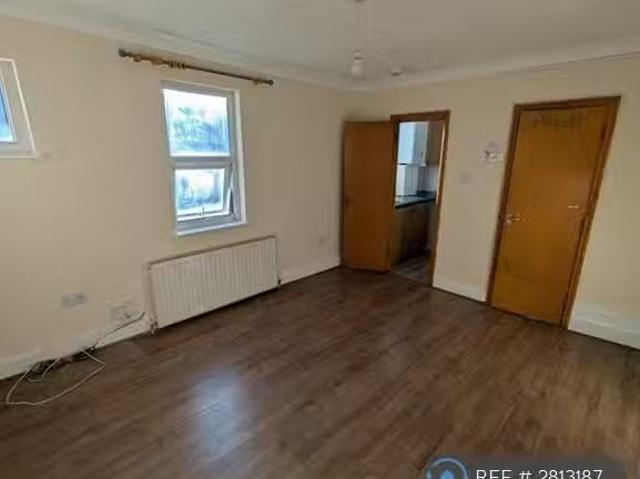 Just in! 1 BA 2 bedroom flat for rent in Balfour Road, Ilford.