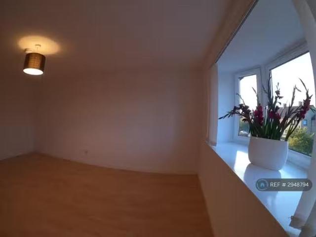 Deal! 1 BA 2 bedroom flat for rent in Denmilne Street, Glasgow.