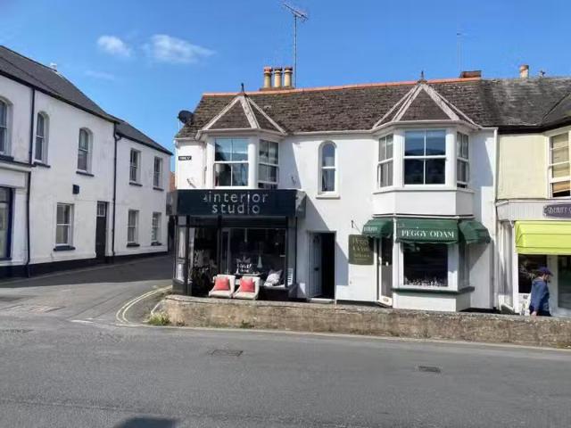 New 1 BA 2 bedroom flat for rent in Fore Street, BUDLEIGH SALT.