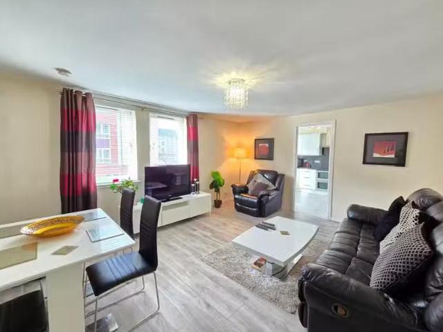 Cheap 1 BA 2 bedroom flat for rent in Fraser Mews, City Centre.