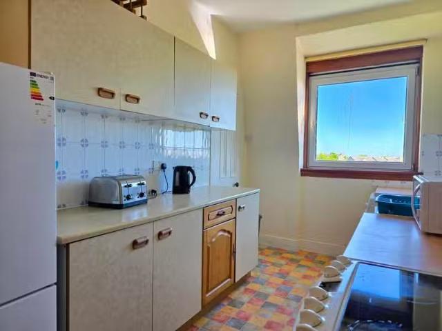 Nice 1 BA 2 bedroom flat for rent in King Street, City Centre.