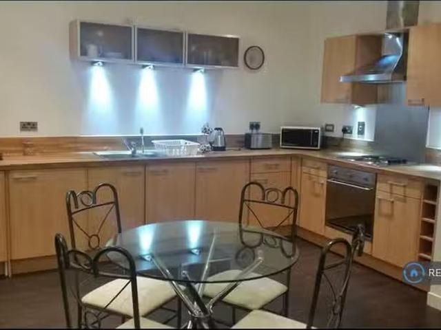 For Rent! 1 BA 2 bedroom flat for rent in Oswald St, Glasgow, G1