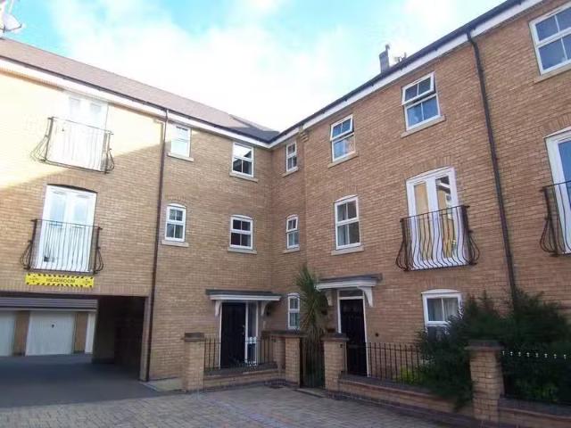 Charming 1 BA 2 bedroom flat for rent in Longstork Road, CV23