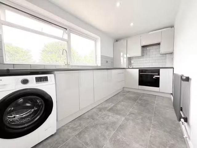 Nice 1 BA 2 bedroom flat for rent in London Road, Bromley BR1