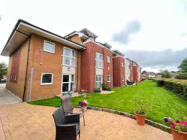 New 1 BA 2 bedroom flat for rent in Links View Mature Living.