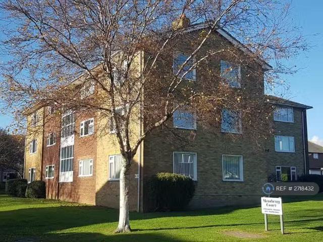 Unique 1 BA 2 bedroom flat for rent in Meadway Court, Southwic.