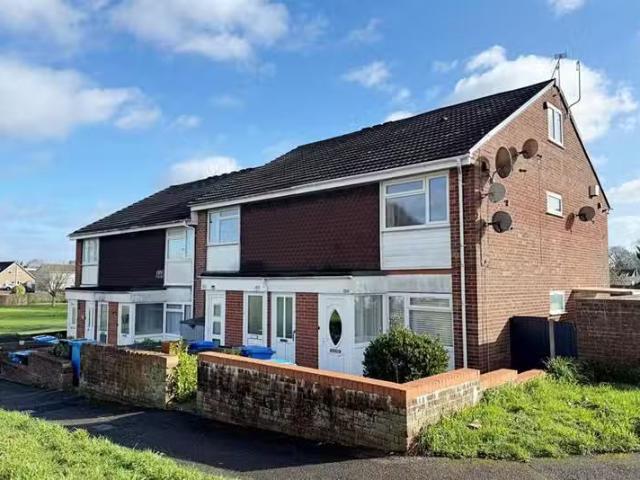 Just in! 1 BA 2 bedroom flat for rent in Merley, BH21