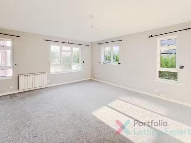 For Rent! 1 BA 2 bedroom flat for rent in Spacious 2 Bedroom F.