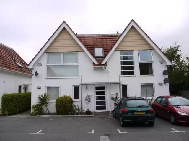 Nice 1 BA 2 bedroom flat for rent in Spitfire, Wimborne Road.